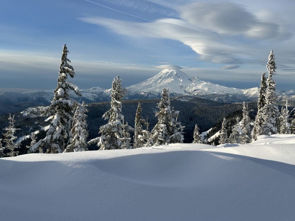 Mt. Rainier, skies put on epic cloud show ahead of next atmospheric river - Emerald City Weather ...